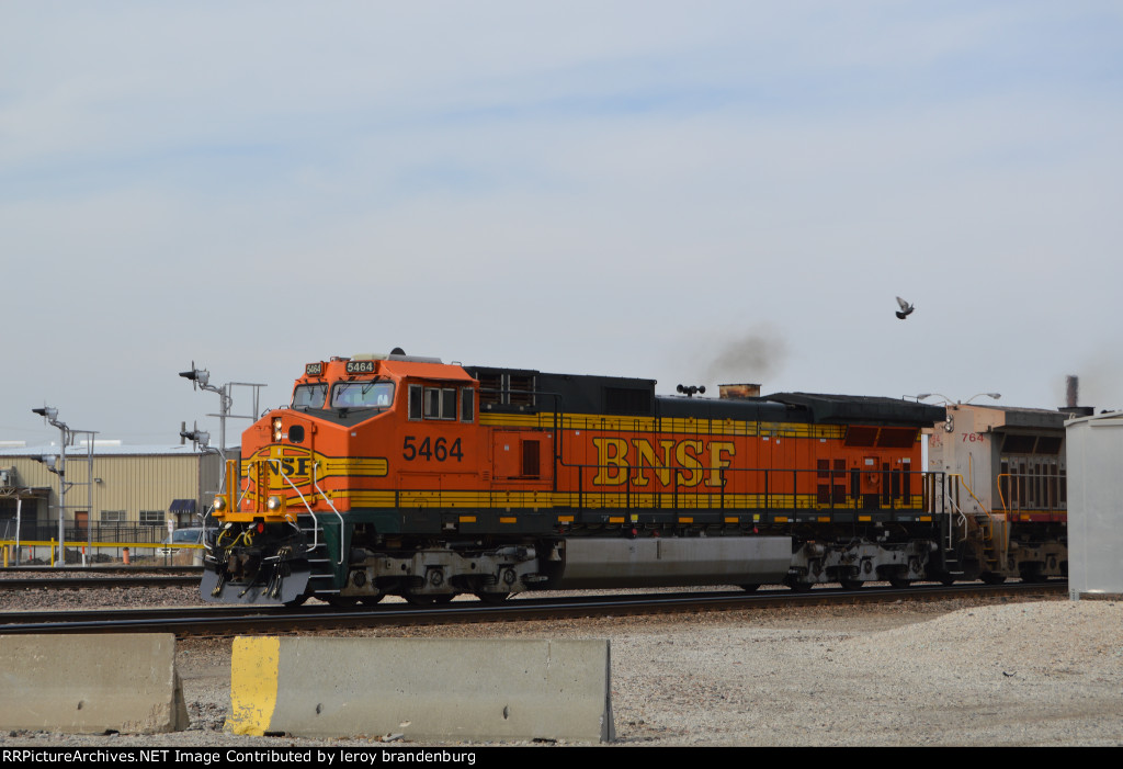 BNSF 5464at santa fe jct